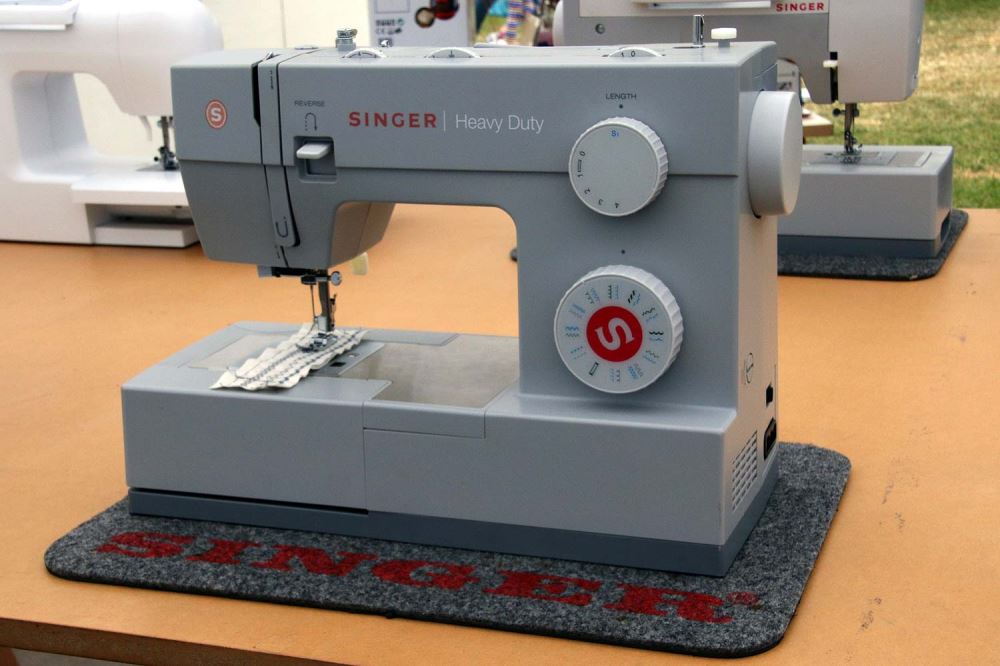 Singer 4423 Heavy Duty Sewing Machine – Sew It